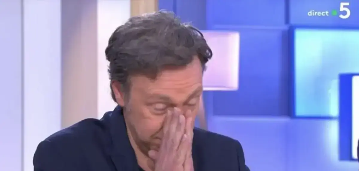 Tragédie en direct : Stéphane Bern bouleversé par l'annonce du décès de ...